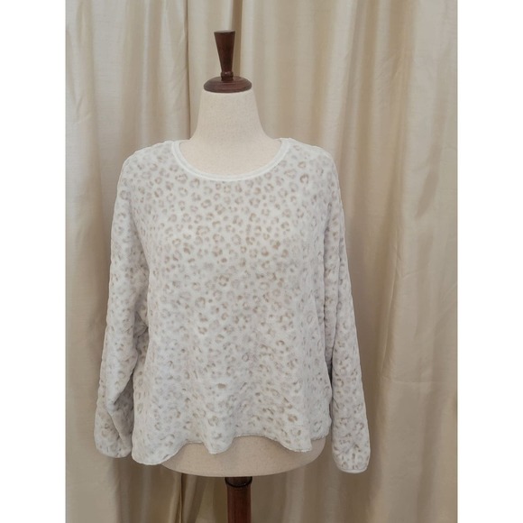 Lulus | Sweaters | Lulus Z Supply Frosted Plush White Leopard Print ...